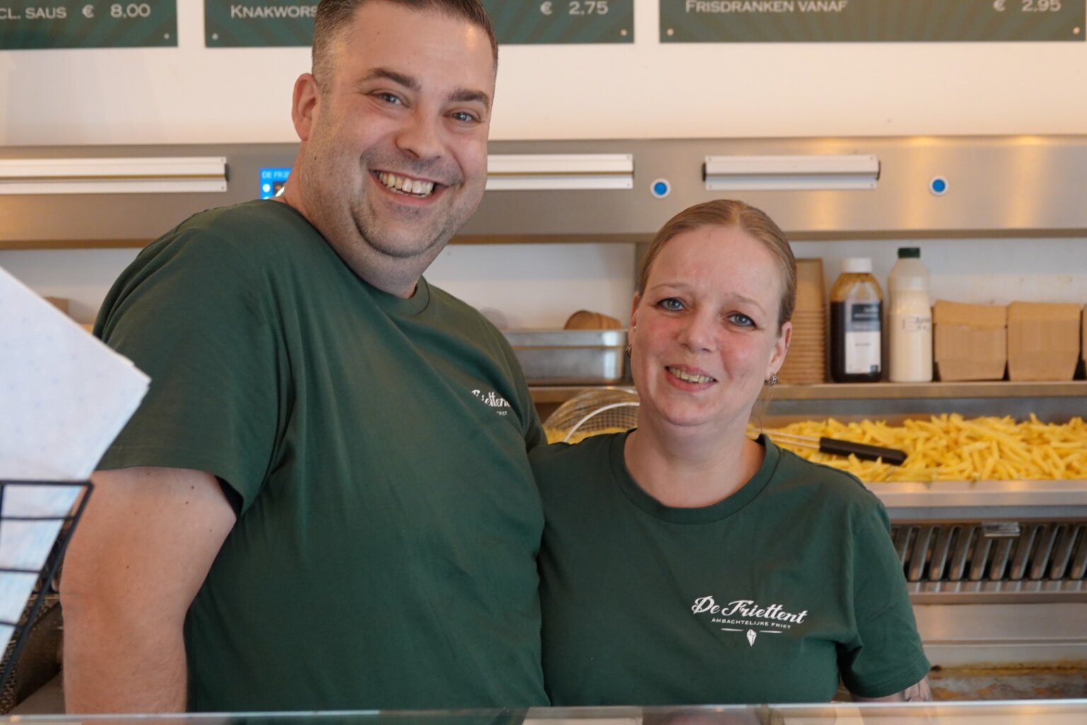 Remco en Tanny nieuwe eigenaren De Friettent - Wijkblad Princenhage